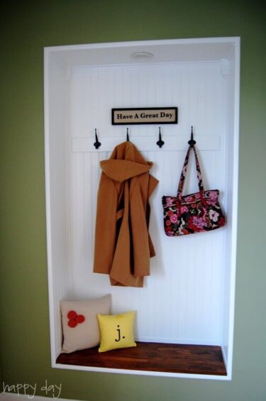 6 Simple Ideas To Create An Entryway Nook - HomeJelly