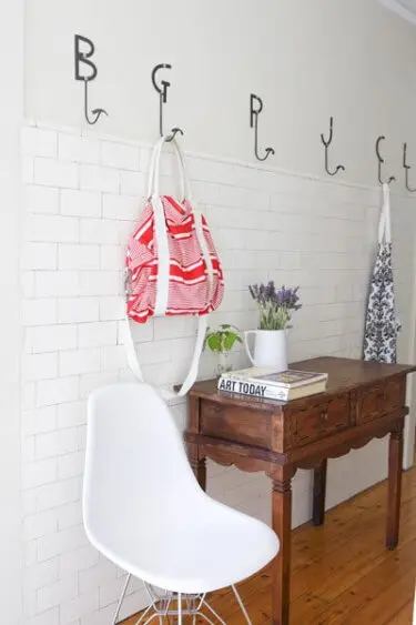 6 Simple Ideas To Create An Entryway Nook - HomeJelly