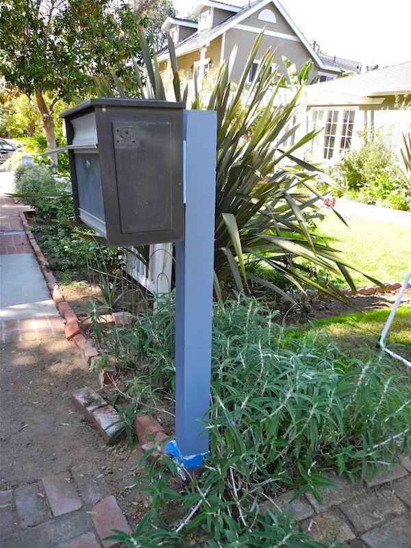 Weekend DIY Project: Welcoming Mailbox Post & Repurposed Solar Light ...