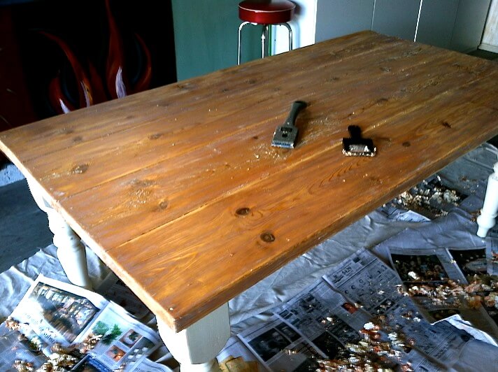 How To Strip Down Your Dining Table For A Special Occasion - HomeJelly