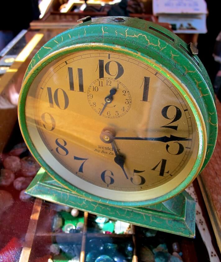 Create A Color Story With Flea Market Finds - HomeJelly