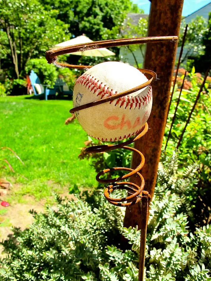 Gorgeous Garden Decorated with Salvaged Materials - HomeJelly