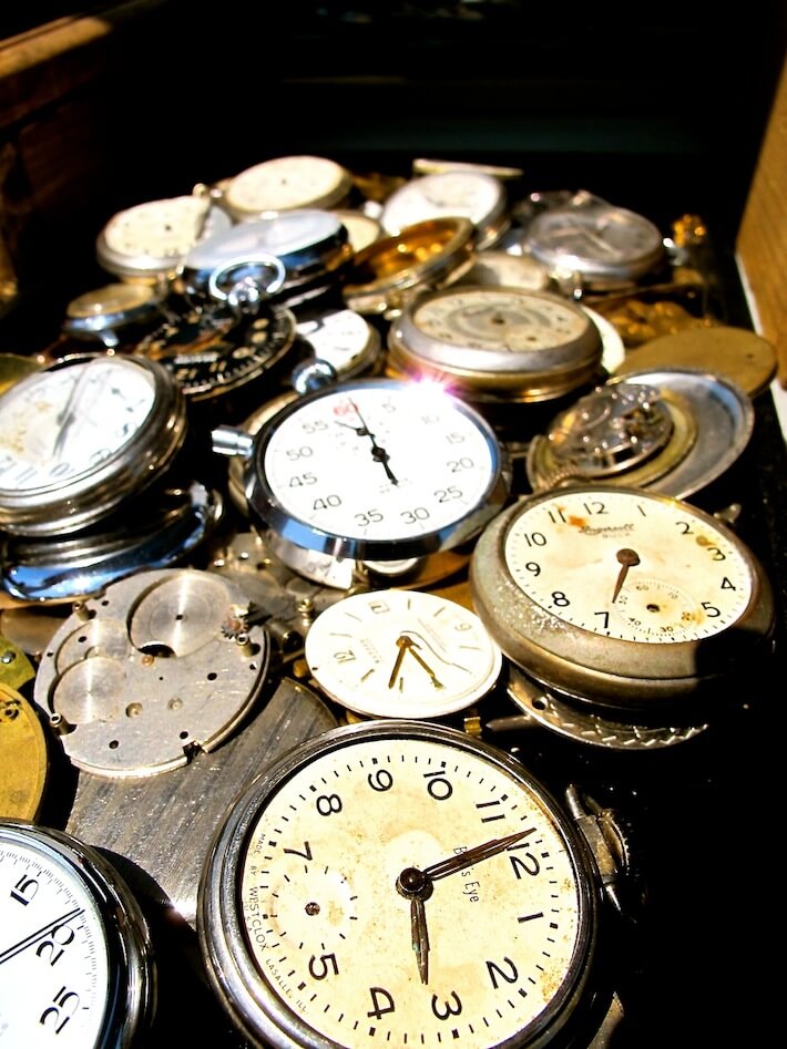 5 Tips to Discover Vintage Collectables At The Flea Market - HomeJelly