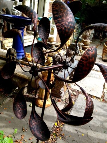 Lawn Ornaments For the Perennial Gardener - HomeJelly