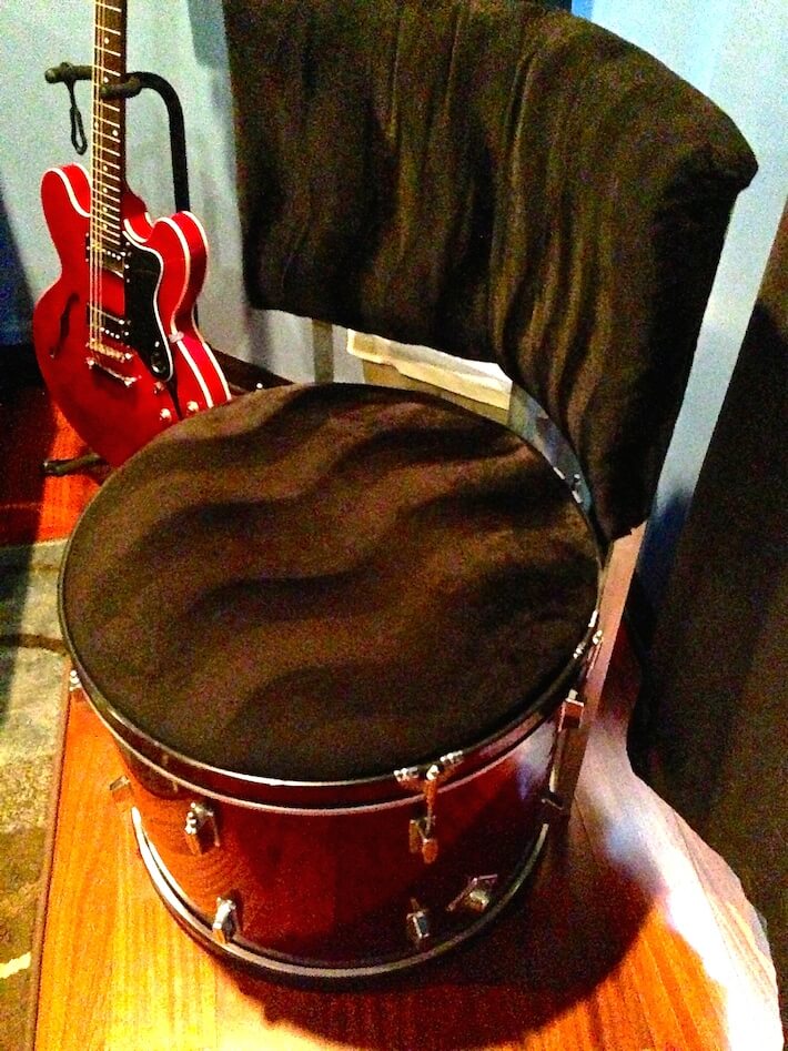 Recording Studio Decor Is All Rock 'n Roll 'n Repurposing - HomeJelly