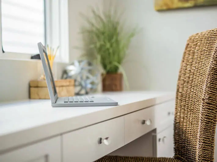 Is This the New Trend in Kitchen Offices? - HomeJelly