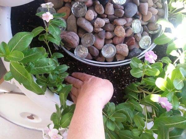 Turn a Vintage Wringer Washer Into a Garden Fountain Planter - HomeJelly