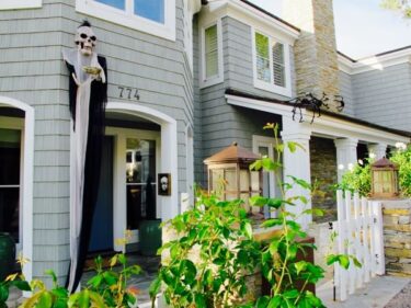 Halloweenie Creepy Curb Appeal - HomeJelly