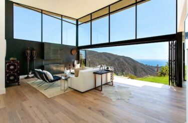 Beautiful Bare Windows Open Up to the World - HomeJelly