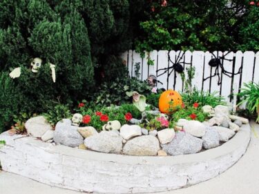 Halloweenie Creepy Curb Appeal - HomeJelly